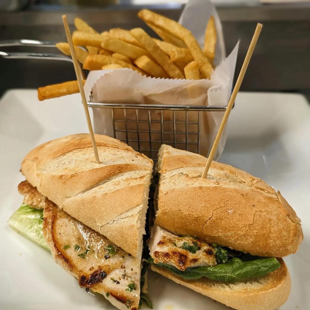 Garlic Chicken Sandwich | Tango's Ormond Beach
